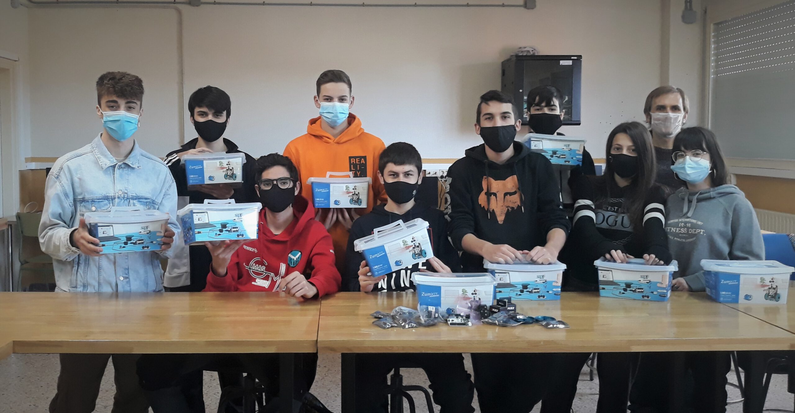 Un grup de primer de batxillerat de l’Institut Francesc Ribalta ...